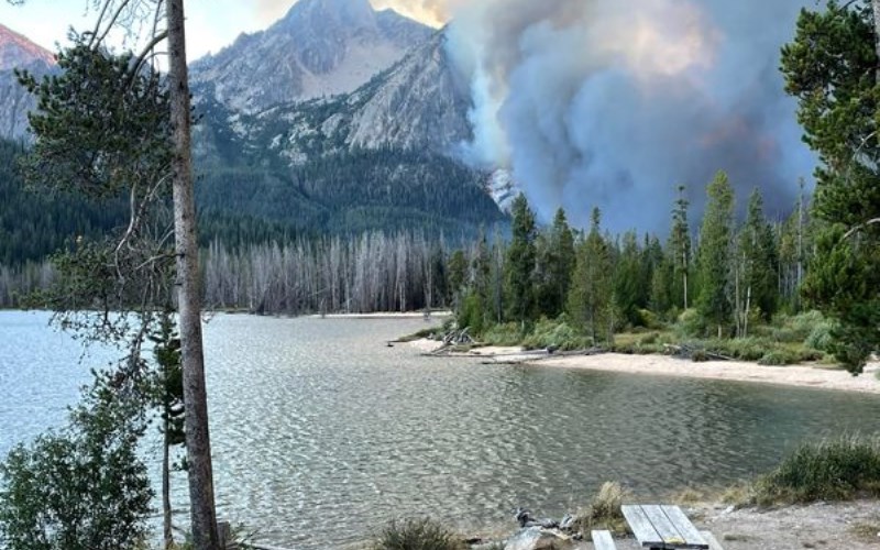 Sip and Shop to Benefit Volunteers on Wapiti Fire