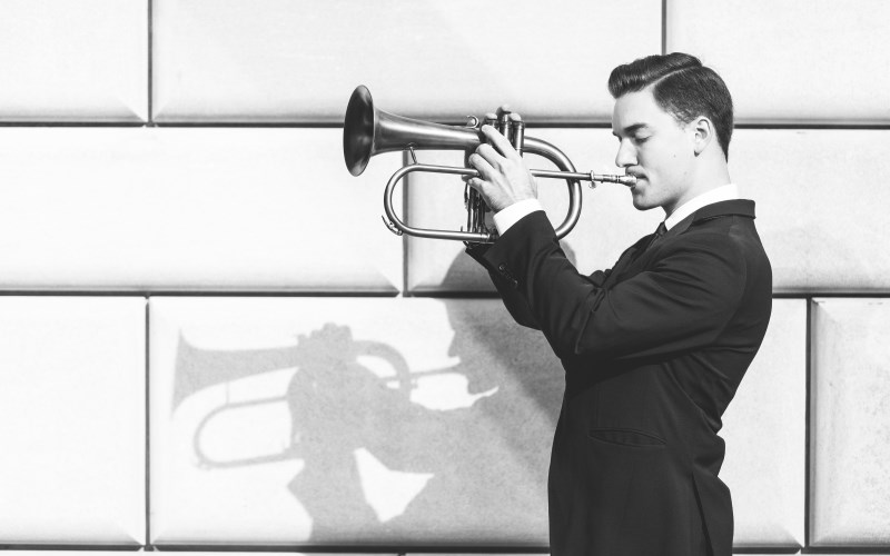 Jonathan Dely Turns Back on Wall Street to Perform Music Neopolitan