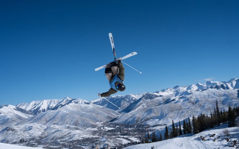 SVSEF Freestyle Skiers Fly onto Podium at Roundhouse Rumble